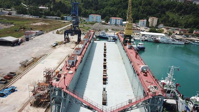 Floating Dry Dock – 4,500T Lifting Capacity | Built 1969 - Portneeds.com