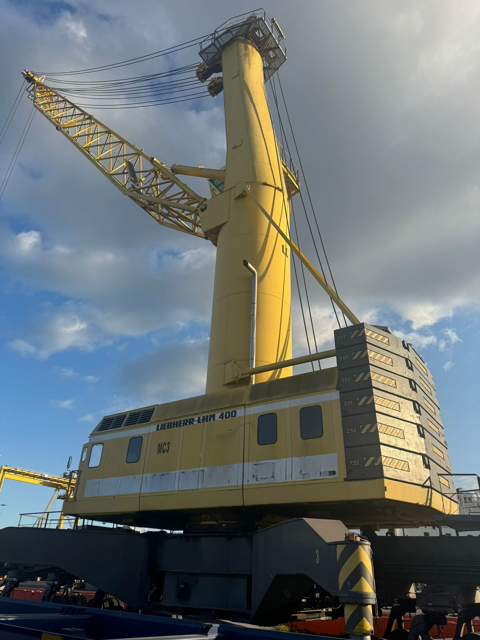 Liebherr LHM 400 Used Mobile Harbour Crane | Portneeds - Portneeds.com